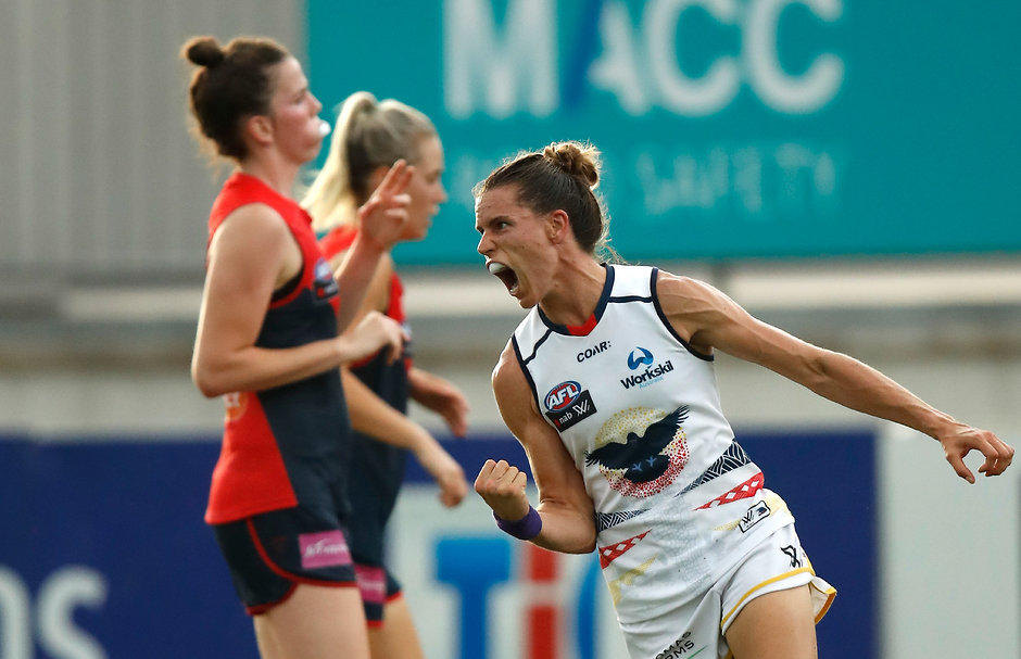 Meet AFLW stars at CROWmania