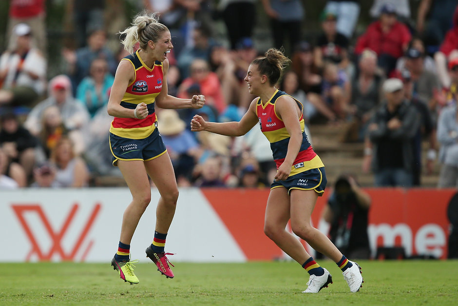 AFLW: Key Crows re-sign
