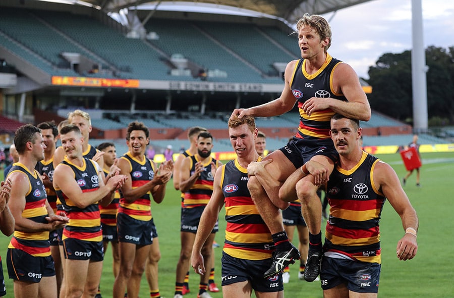 Walker and Lynch’s heart-warming gesture for 200-game Sloane