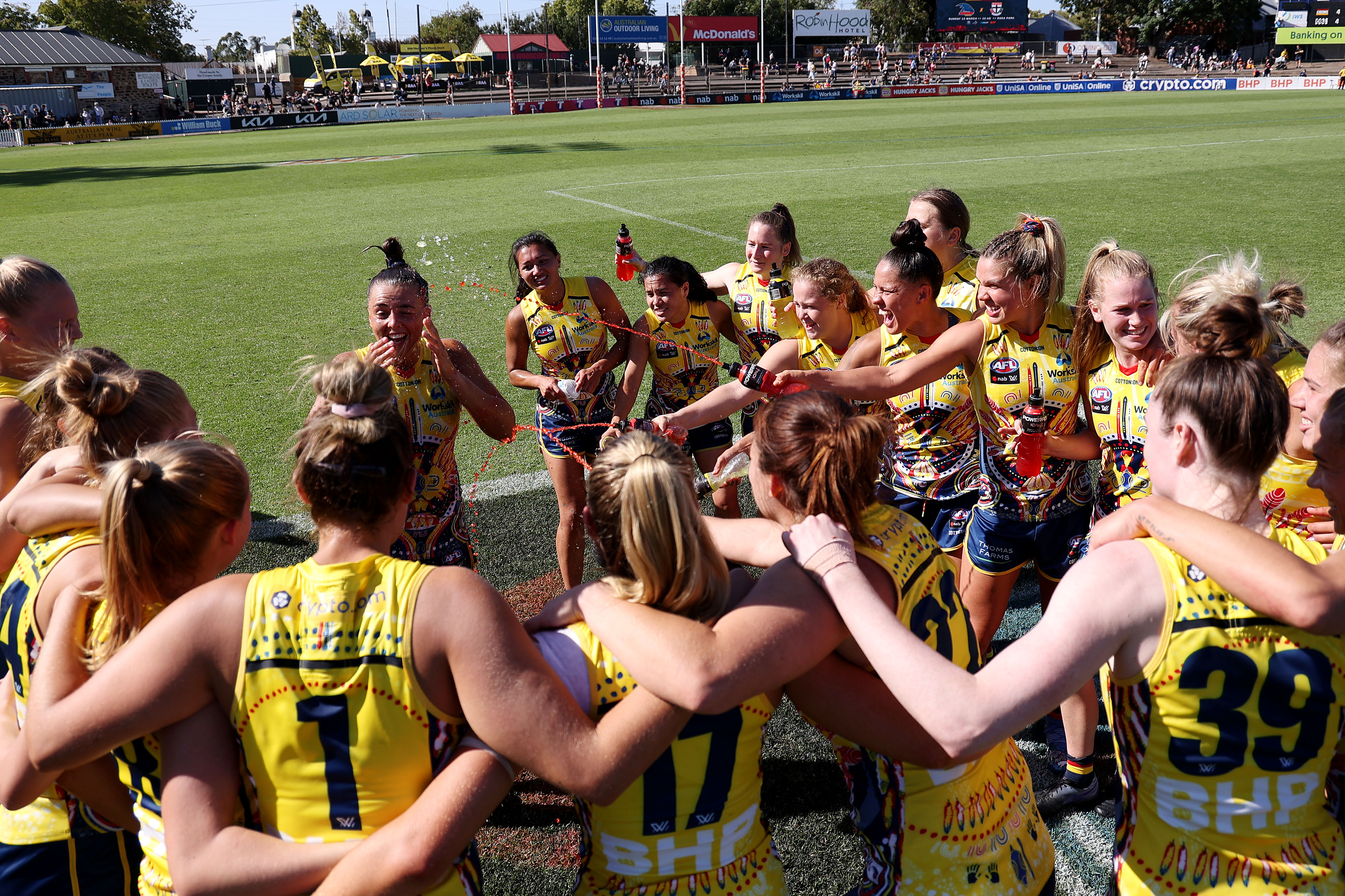 AFLW: Crows hold on in gutsy Magpies fight