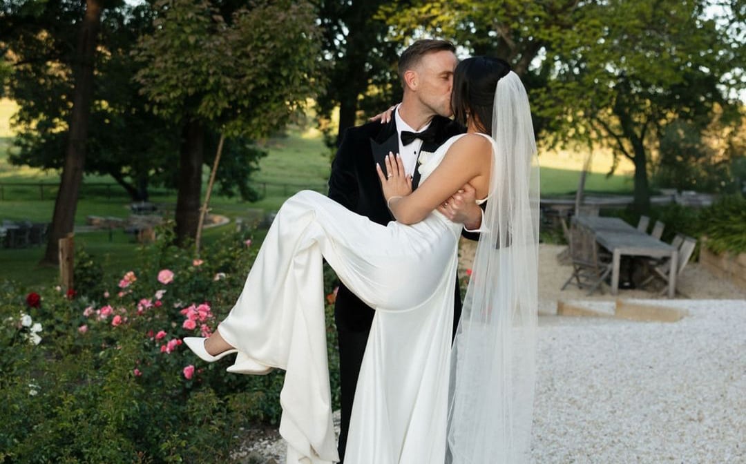 Smith ties knot