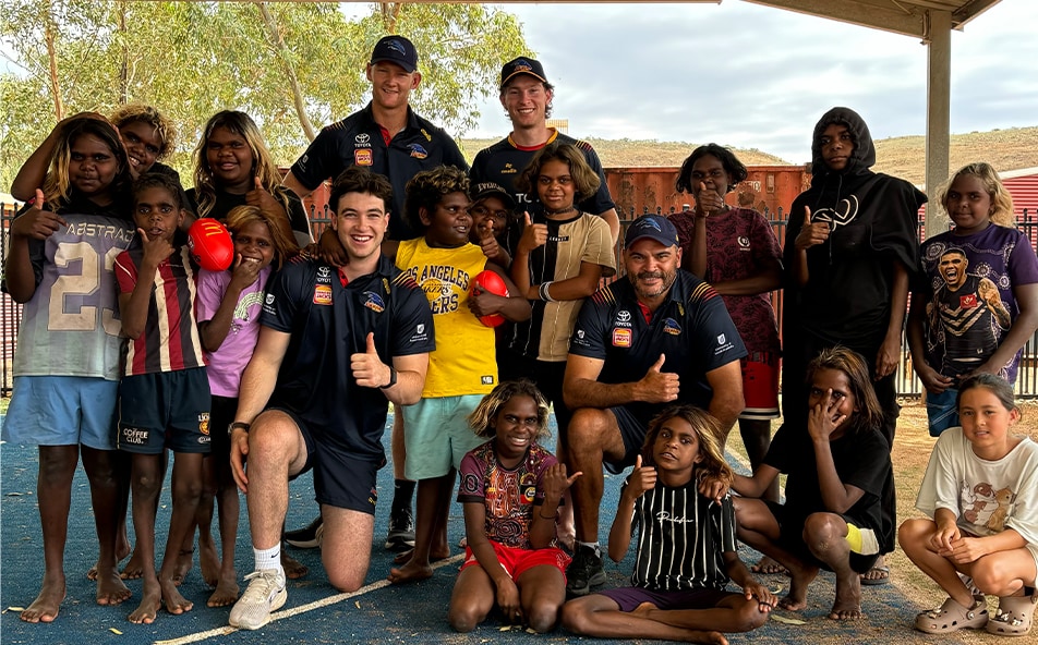 Crows stars Michalanney, Murray and Edwards visit APY Lands to help ...
