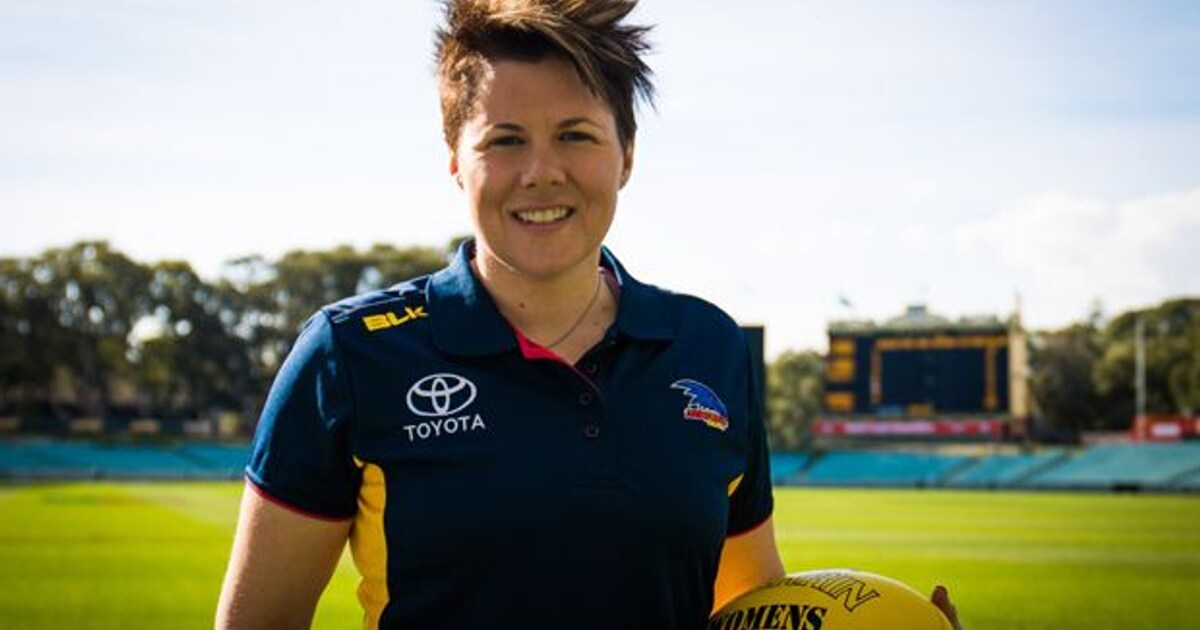 Goddard to coach women's team