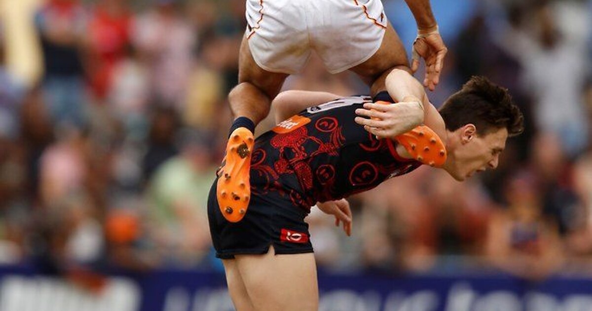 Eddie takes 'one of the biggest hangers' Tex has seen