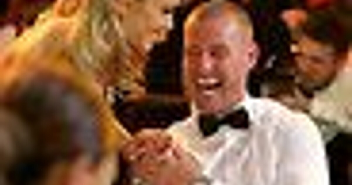 Thommo breaks Roo's record