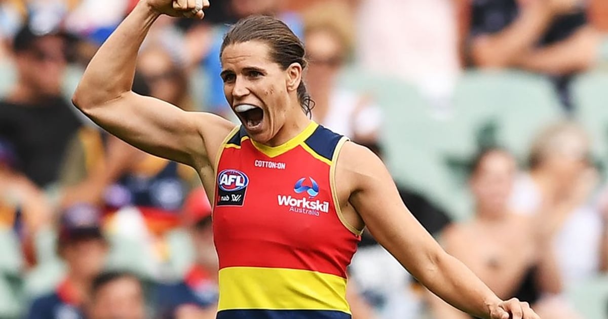 AFLW: Crows co-captain Chelsea Randall recommits to Adelaide
