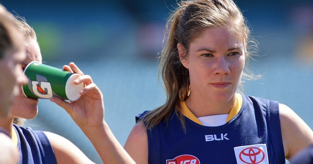 CROWfiles: Monique Hollick