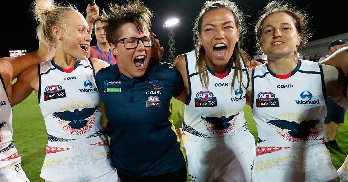 AFLW: Crows clinch away win