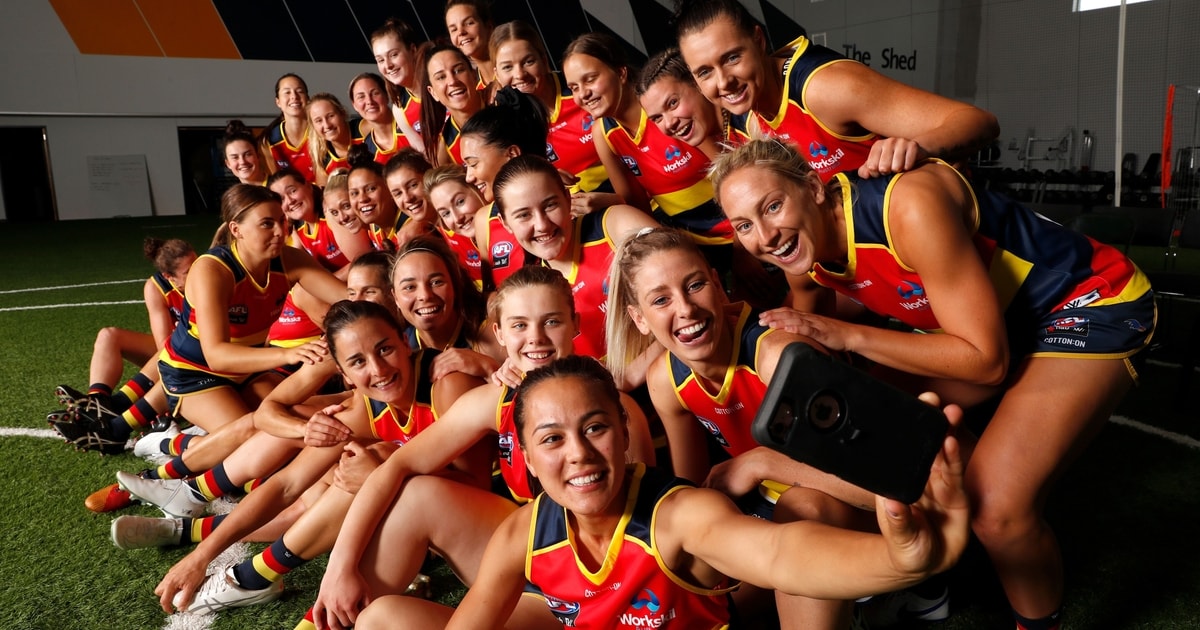 AFLW: Members offered chance to join Team Photo Day