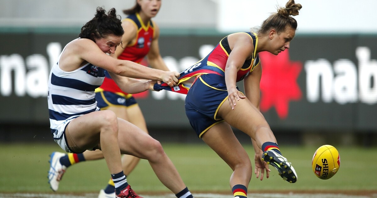 AFLW: Danielle Ponter's goalkicking secret