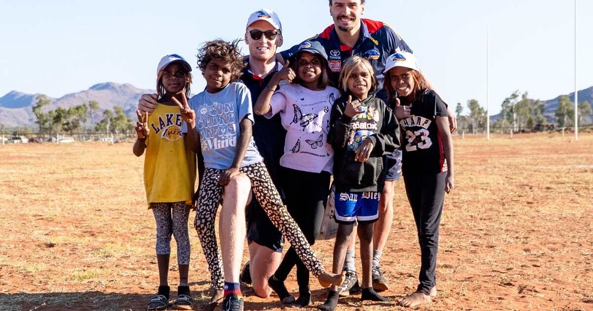 Crows stars visit APY Lands