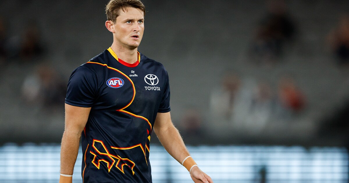 Crows duo charged by MRO